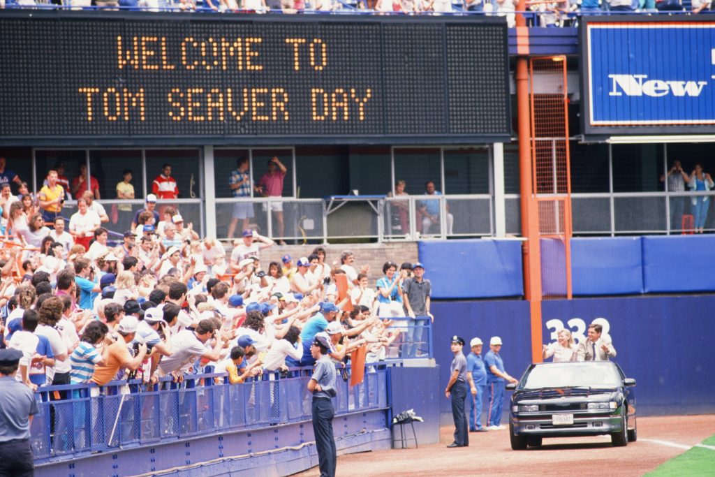 Tom & Nancy Seaver Greet Fans on Tom Seaver Day - Mets History